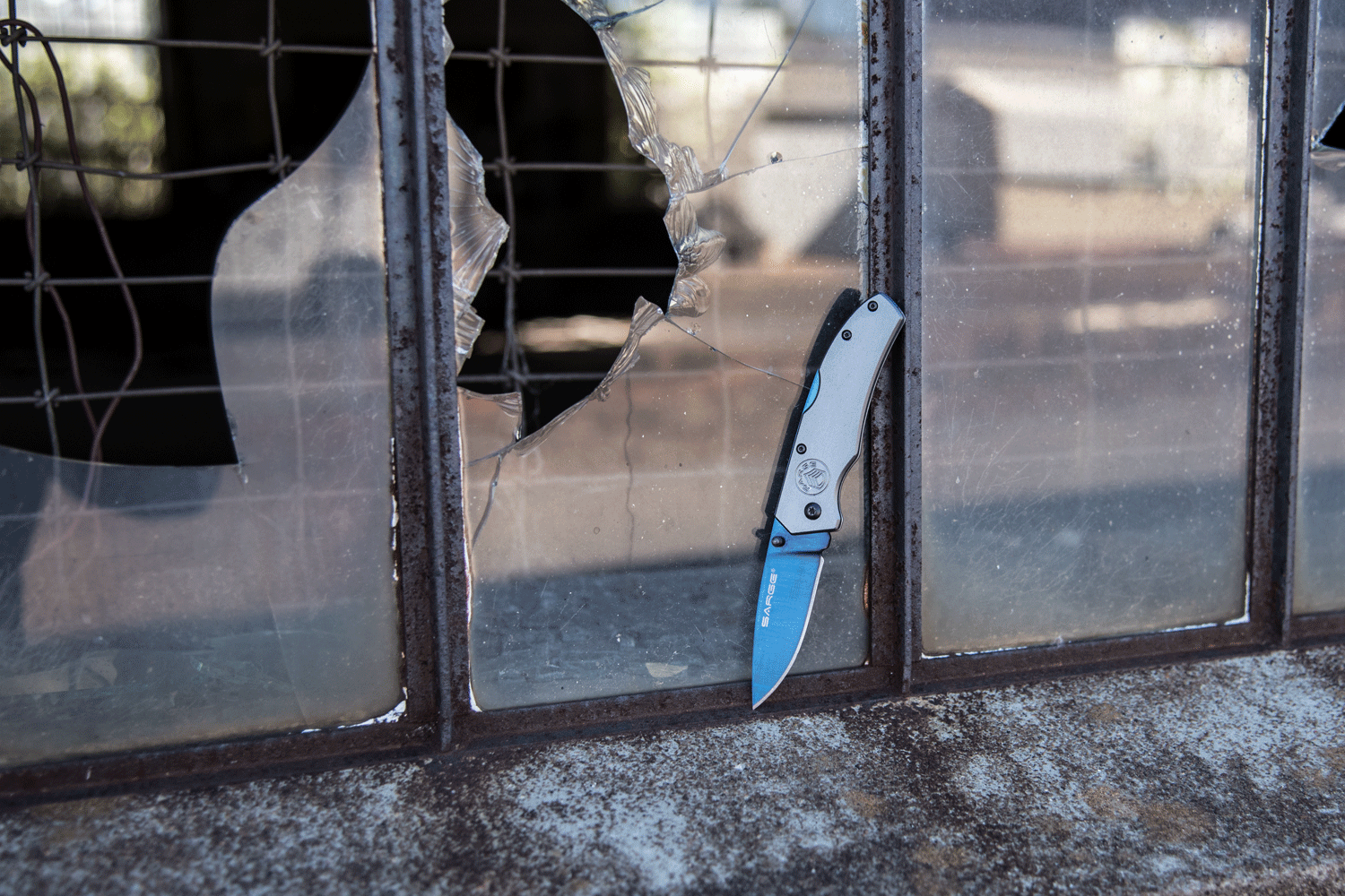 Blue Electro - Lock Back Folder